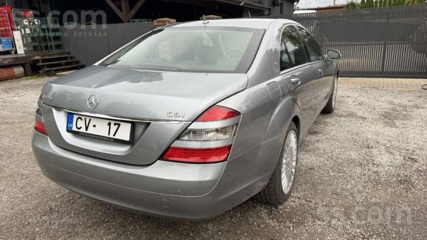 Pelēks Mercedes-Benz S 320 2007 Limbaži, ar dzinēja tilpumu 3.00 L un nobraukumu 377 tūkst. km par 8300 €, foto 7 vietnē AUTOMOTO.COM.LV