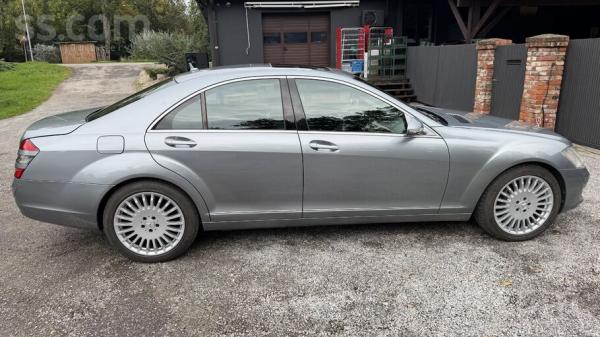 Pelēks Mercedes-Benz S 320 2007 Limbaži, ar dzinēja tilpumu 3.00 L un nobraukumu 377 tūkst. km par 8300 €, foto 9 vietnē AUTOMOTO.COM.LV