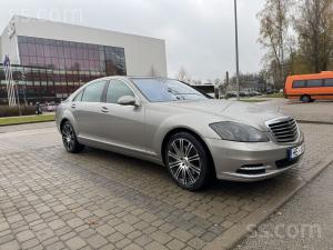 Серый Мерседес С 320 2007 в Резекне, объемом двигателя 3.00 л и пробегом 430 тыс. км за 4300 €, фото  на AUTOMOTO.COM.LV