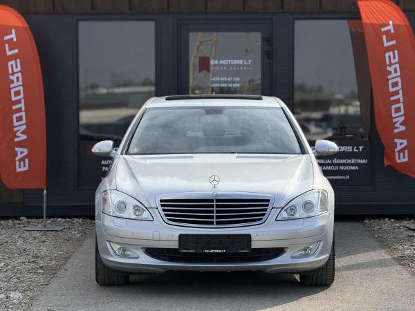 Grey Mercedes-Benz S 320 2008 in Vilnius, with an engine capacity of 2.99 L and mileage of 284 thousand km for 7450 €, photo 2 on AUTOMOTO.COM.LV