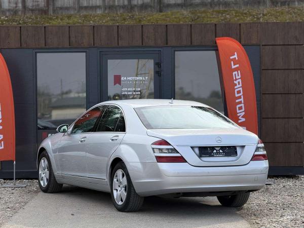 Grey Mercedes-Benz S 320 2008 in Vilnius, with an engine capacity of 2.99 L and mileage of 284 thousand km for 7450 €, photo 7 on AUTOMOTO.COM.LV