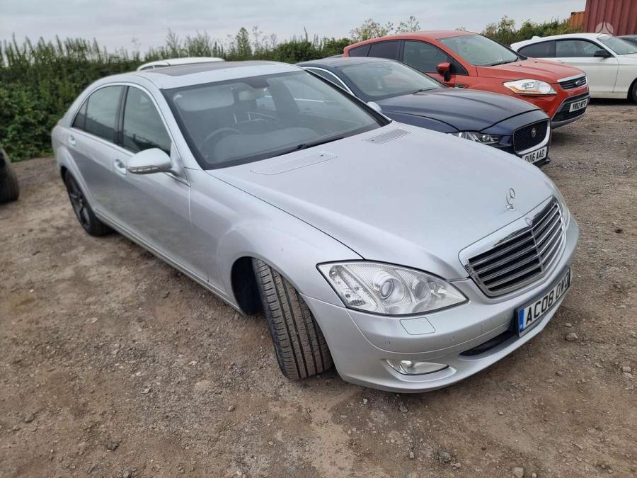 Grey Mercedes-Benz S 320 2008 in Jonava, with an engine capacity of 2.99 L and mileage of 95 thousand km for 3199 €, photo 1 on AUTOMOTO.COM.LV