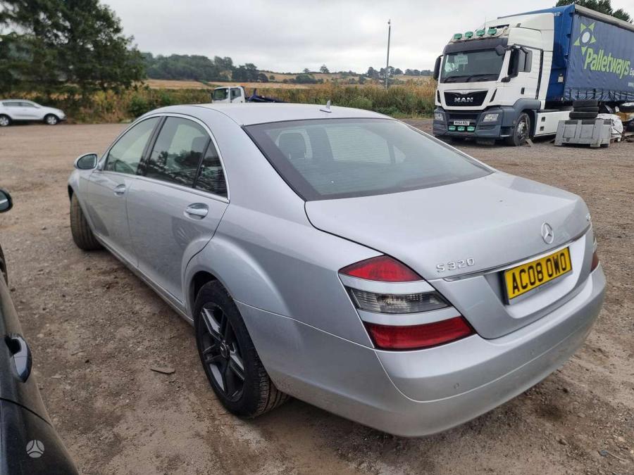 Grey Mercedes-Benz S 320 2008 in Jonava, with an engine capacity of 2.99 L and mileage of 95 thousand km for 3199 €, photo 4 on AUTOMOTO.COM.LV