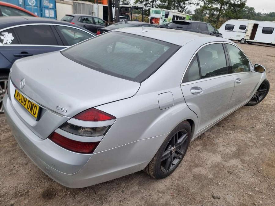 Grey Mercedes-Benz S 320 2008 in Jonava, with an engine capacity of 2.99 L and mileage of 95 thousand km for 3199 €, photo 6 on AUTOMOTO.COM.LV