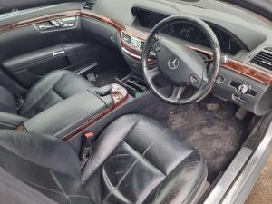 Grey Mercedes-Benz S 320 2008 in Jonava, with an engine capacity of 2.99 L and mileage of 95 thousand km for 3199 €, photo 7 on AUTOMOTO.COM.LV