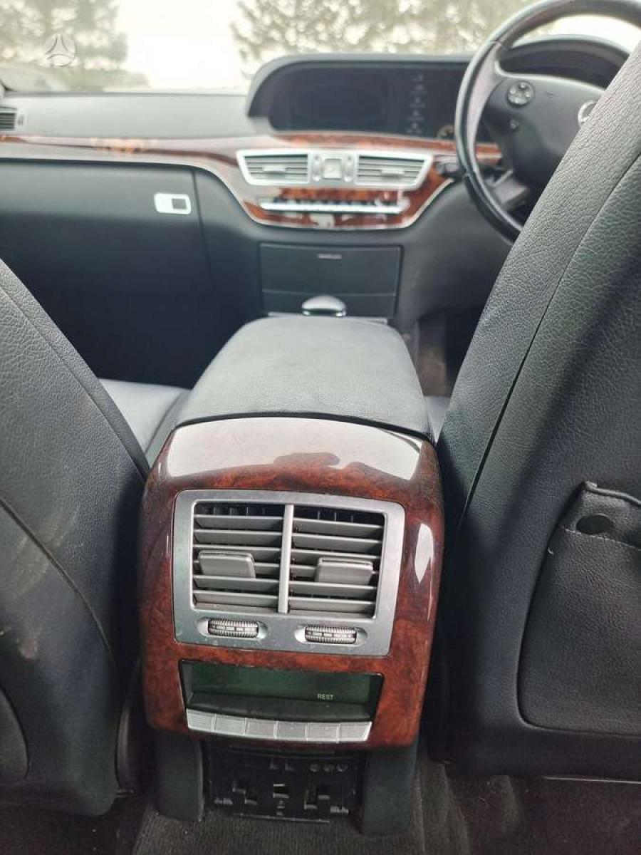 Grey Mercedes-Benz S 320 2008 in Jonava, with an engine capacity of 2.99 L and mileage of 95 thousand km for 3199 €, photo 9 on AUTOMOTO.COM.LV