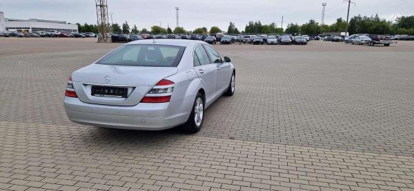 Pelēks Mercedes-Benz S 320 2008 Marijampole, ar dzinēja tilpumu 3.00 L un nobraukumu 390 tūkst. km par 5200 €, foto 3 vietnē AUTOMOTO.COM.LV