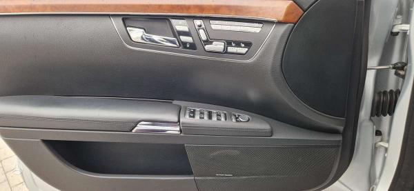 Pelēks Mercedes-Benz S 320 2008 Marijampole, ar dzinēja tilpumu 3.00 L un nobraukumu 390 tūkst. km par 5200 €, foto 9 vietnē AUTOMOTO.COM.LV