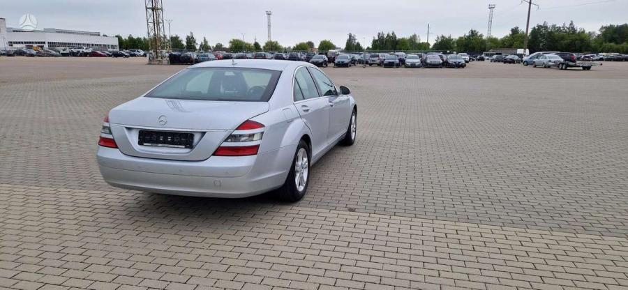 Pelēks Mercedes-Benz S 320 2008 Marijampole, ar dzinēja tilpumu 2.99 L un nobraukumu 393 tūkst. km par 5299 €, foto 4 vietnē AUTOMOTO.COM.LV