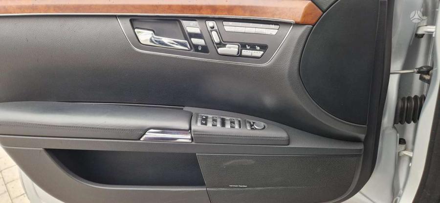 Pelēks Mercedes-Benz S 320 2008 Marijampole, ar dzinēja tilpumu 2.99 L un nobraukumu 393 tūkst. km par 5299 €, foto 10 vietnē AUTOMOTO.COM.LV