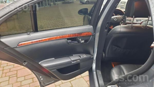 Pelēks Mercedes-Benz S 320 2009 Daugavpils, ar dzinēja tilpumu 3.00 L un nobraukumu 295 tūkst. km par 6500 €, foto 2 vietnē AUTOMOTO.COM.LV