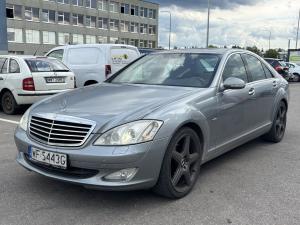 Серый Мерседес С 320 2009 в Каунас, объемом двигателя 3.00 л и пробегом 700 тыс. км за 2750 €, фото  на AUTOMOTO.COM.LV