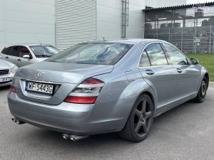 Серый Мерседес С 320 2009 в Каунас, объемом двигателя 3.00 л и пробегом 700 тыс. км за 2750 €, фото 3 на AUTOMOTO.COM.LV