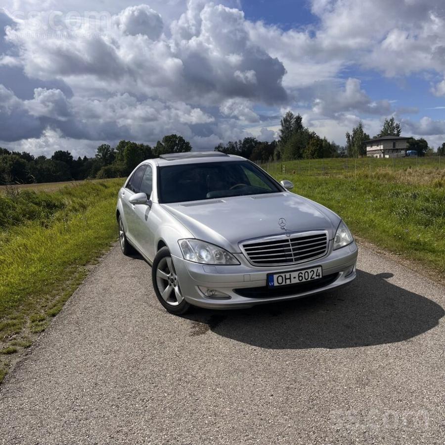 Grey Mercedes-Benz S 320 2009 in Bauska, with an engine capacity of 3.20 L and mileage of 410 thousand km for 7100 €, photo 1 on AUTOMOTO.COM.LV