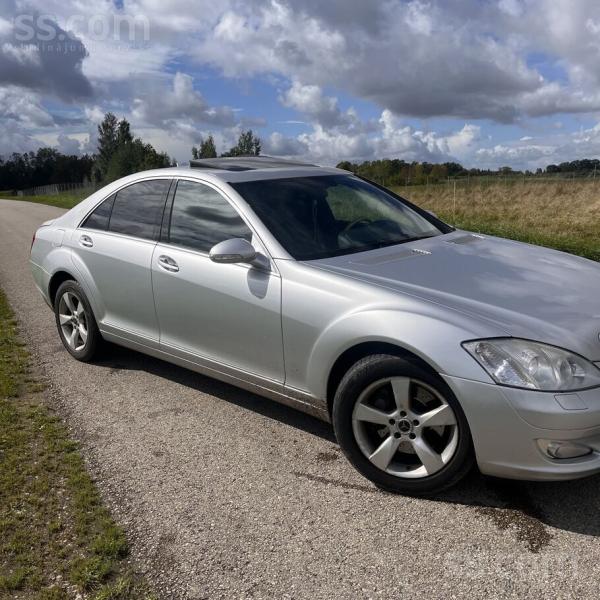 Mercedes-Benz S 320 2009 in Bauska on AUTOMOTO.COM.LV Grey Mercedes-Benz S 320 2009 in Bauska, with an engine capacity of 3.20 L and mileage of 410 thousand km for 7100 €, photo 3 on AUTOMOTO.COM.LV