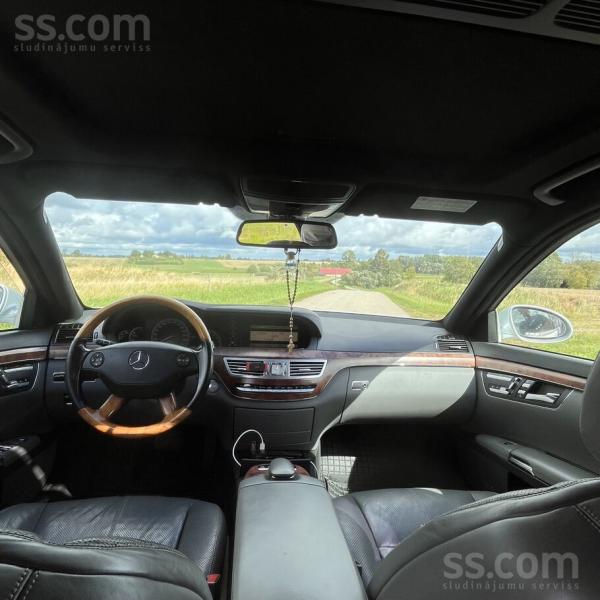 Mercedes-Benz S 320 2009 in Bauska on AUTOMOTO.COM.LV Grey Mercedes-Benz S 320 2009 in Bauska, with an engine capacity of 3.20 L and mileage of 410 thousand km for 7100 €, photo 6 on AUTOMOTO.COM.LV