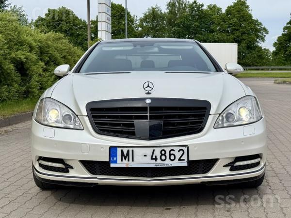 Белый Мерседес С 320 2006 в Рига, объемом двигателя 3.00 л и пробегом 293 тыс. км за 4500 €, фото 2 на AUTOMOTO.COM.LV