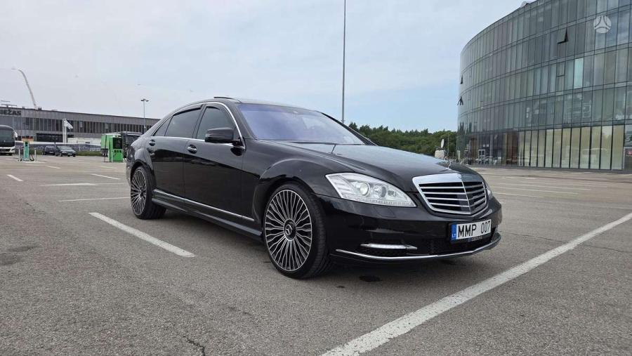 Melns Mercedes-Benz S 350 2012 Šauļi, ar dzinēja tilpumu 2.99 L un nobraukumu 350 tūkst. km par 12500 €, foto 1 vietnē AUTOMOTO.COM.LV