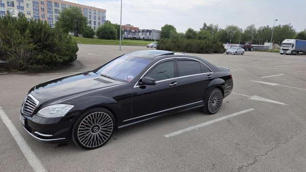 Melns Mercedes-Benz S 350 2012 Šauļi, ar dzinēja tilpumu 2.99 L un nobraukumu 350 tūkst. km par 12500 €, foto 3 vietnē AUTOMOTO.COM.LV