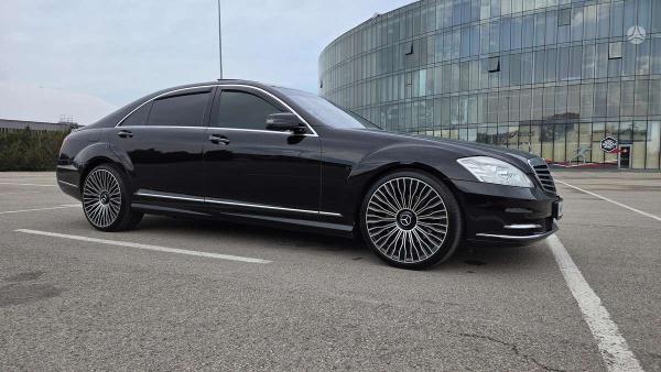 Melns Mercedes-Benz S 350 2012 Šauļi, ar dzinēja tilpumu 2.99 L un nobraukumu 350 tūkst. km par 12500 €, foto 4 vietnē AUTOMOTO.COM.LV
