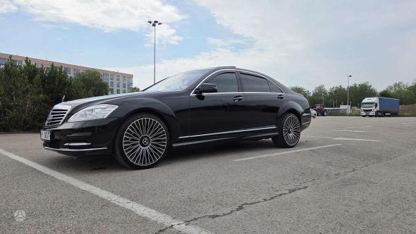 Melns Mercedes-Benz S 350 2012 Šauļi, ar dzinēja tilpumu 2.99 L un nobraukumu 350 tūkst. km par 12500 €, foto 5 vietnē AUTOMOTO.COM.LV