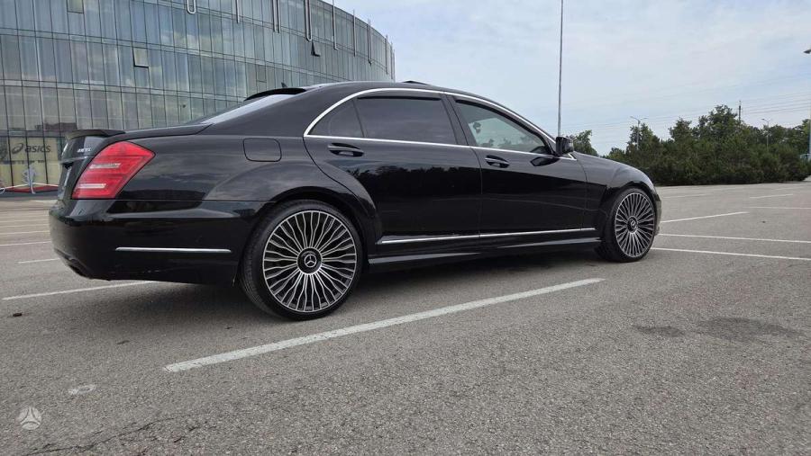 Melns Mercedes-Benz S 350 2012 Šauļi, ar dzinēja tilpumu 2.99 L un nobraukumu 350 tūkst. km par 12500 €, foto 8 vietnē AUTOMOTO.COM.LV