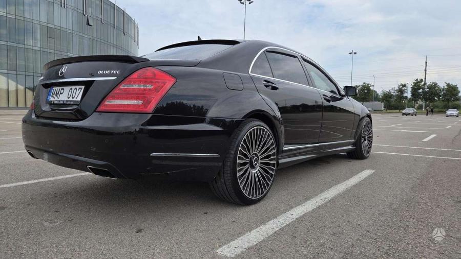 Melns Mercedes-Benz S 350 2012 Šauļi, ar dzinēja tilpumu 2.99 L un nobraukumu 350 tūkst. km par 12500 €, foto 9 vietnē AUTOMOTO.COM.LV