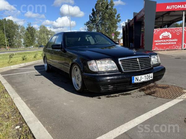 Black Mercedes-Benz S 350 1995 in Riga, with an engine capacity of 3.50 L and mileage of 0 thousand km for 5700 €, photo 2 on AUTOMOTO.COM.LV