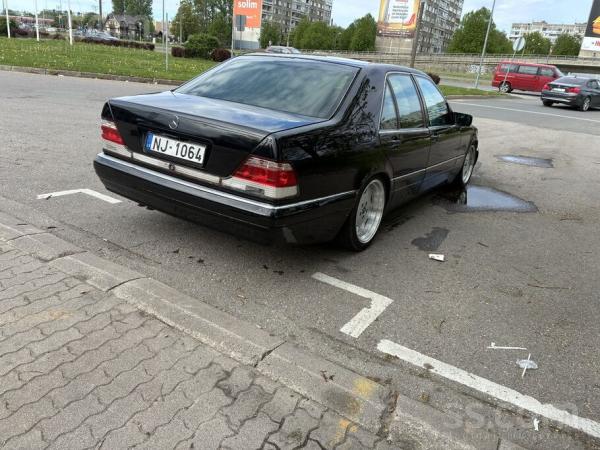 Black Mercedes-Benz S 350 1995 in Riga, with an engine capacity of 3.50 L and mileage of 0 thousand km for 5700 €, photo 3 on AUTOMOTO.COM.LV