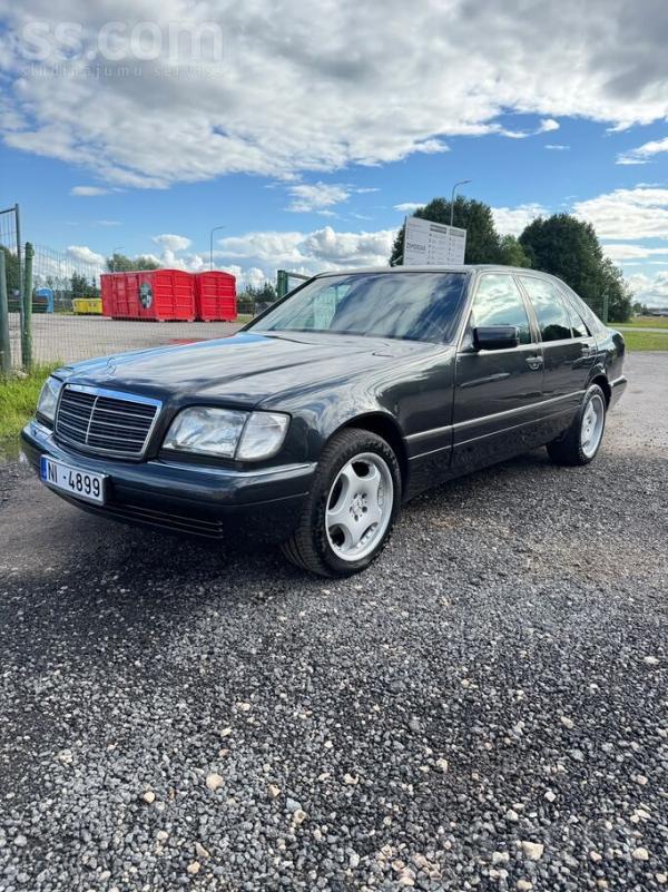 Black Mercedes-Benz S 350 1995 in Riga, with an engine capacity of 3.40 L and mileage of 346 thousand km for 8500 €, photo 1 on AUTOMOTO.COM.LV