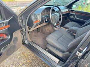Black Mercedes-Benz S 350 1995 in Riga, with an engine capacity of 3.40 L and mileage of 346 thousand km for 8500 €, photo 8 on AUTOMOTO.COM.LV