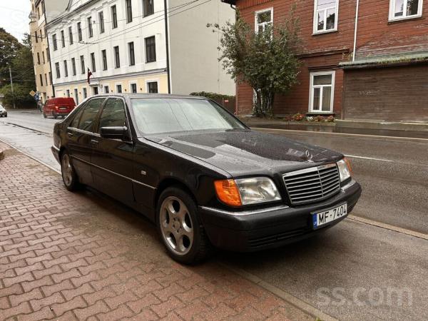 Melns Mercedes-Benz S 350 1995 Rīga, ar dzinēja tilpumu 3.50 L un nobraukumu 0 tūkst. km par 5750 €, foto 1 vietnē AUTOMOTO.COM.LV