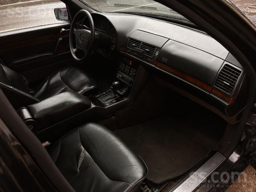 Черный Мерседес С 350 1995 в Рига, объемом двигателя 3.50 л и пробегом 0 тыс. км за 5750 €, фото 4 на AUTOMOTO.COM.LV