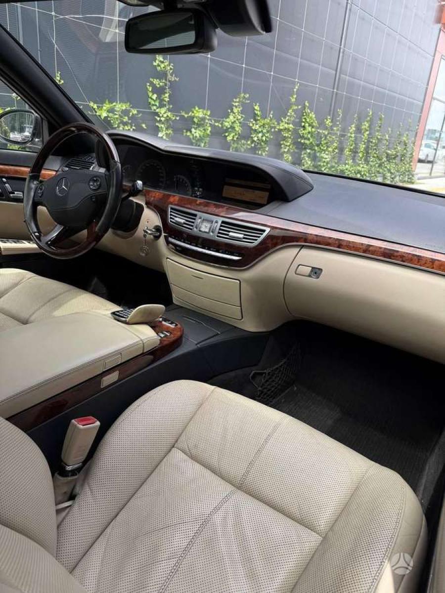 Melns Mercedes-Benz S 350 2005 Klaipėda, ar dzinēja tilpumu 3.50 L un nobraukumu 385 tūkst. km par 5850 €, foto 19 vietnē AUTOMOTO.COM.LV