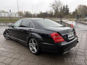 Melns Mercedes-Benz S 350 2005 Rīga, ar dzinēja tilpumu 3.50 L un nobraukumu 328 tūkst. km par 6490 €, foto 6 vietnē AUTOMOTO.COM.LV