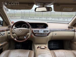 Melns Mercedes-Benz S 350 2005 Rīga, ar dzinēja tilpumu 3.50 L un nobraukumu 328 tūkst. km par 6490 €, foto 9 vietnē AUTOMOTO.COM.LV