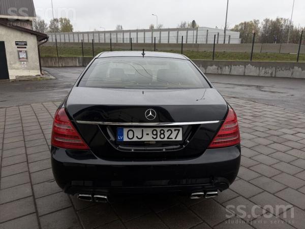 Черный Мерседес С 350 2005 в Рига, объемом двигателя 3.50 л и пробегом 328 тыс. км за 6490 €, фото 6 на AUTOMOTO.COM.LV