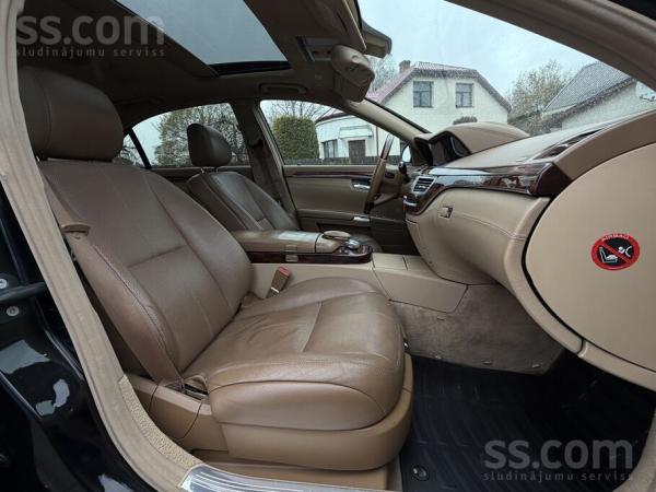 Черный Мерседес С 350 2005 в Рига, объемом двигателя 3.50 л и пробегом 328 тыс. км за 6490 €, фото 10 на AUTOMOTO.COM.LV