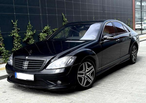 Black Mercedes-Benz S 350 2006 in Klaipeda, with an engine capacity of 3.50 L and mileage of 375 thousand km for 5500 €, photo 1 on AUTOMOTO.COM.LV