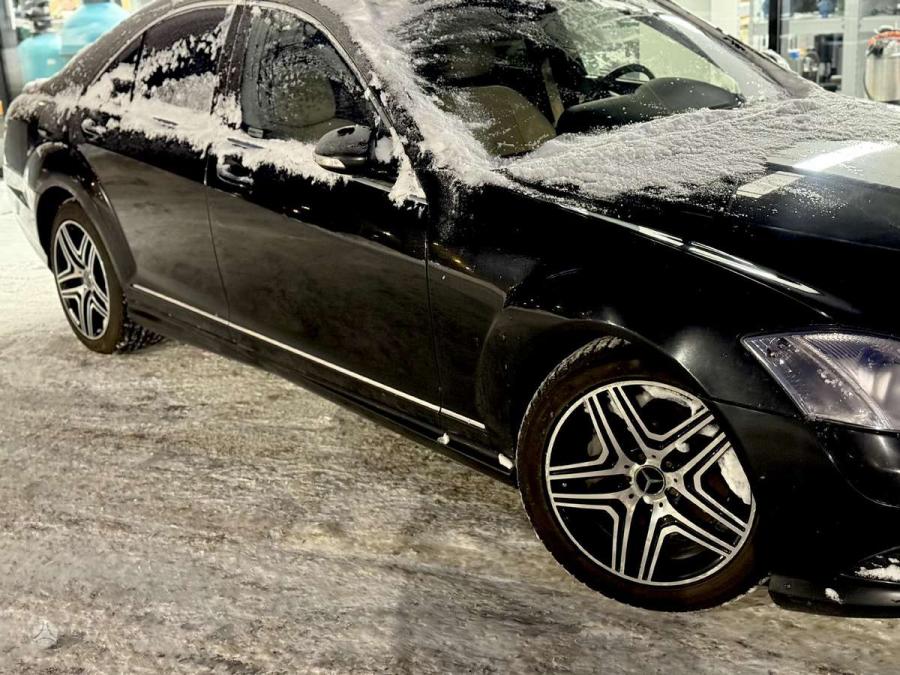 Melns Mercedes-Benz S 350 2006 Klaipėda, ar dzinēja tilpumu 3.50 L un nobraukumu 375 tūkst. km par 6700 €, foto 5 vietnē AUTOMOTO.COM.LV