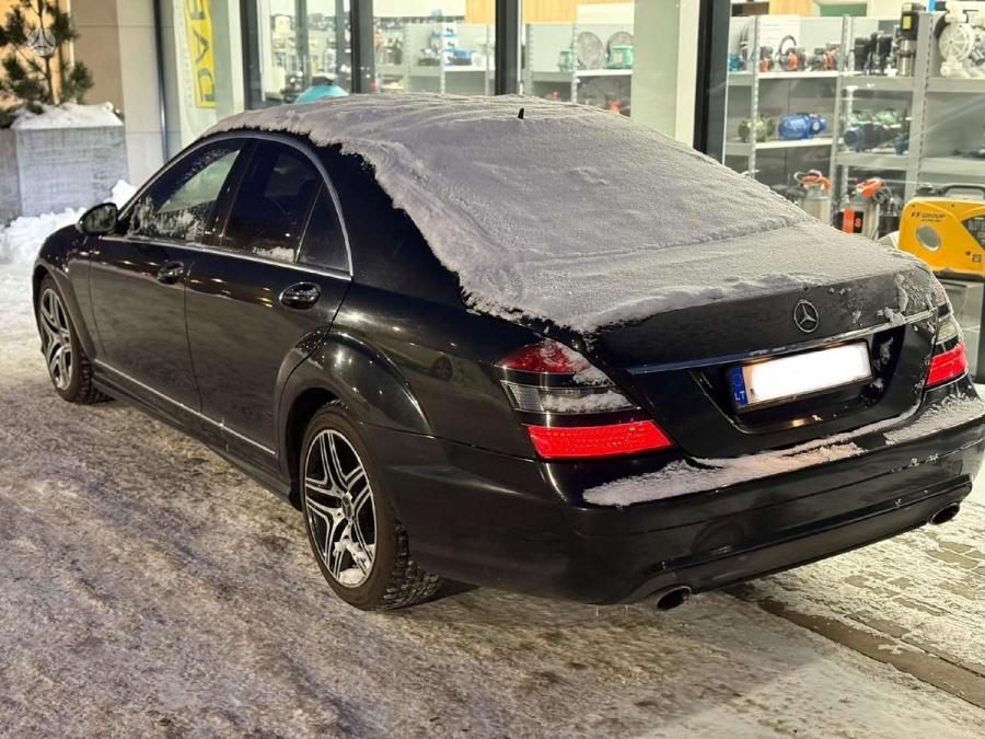 Melns Mercedes-Benz S 350 2006 Klaipėda, ar dzinēja tilpumu 3.50 L un nobraukumu 375 tūkst. km par 6700 €, foto 25 vietnē AUTOMOTO.COM.LV