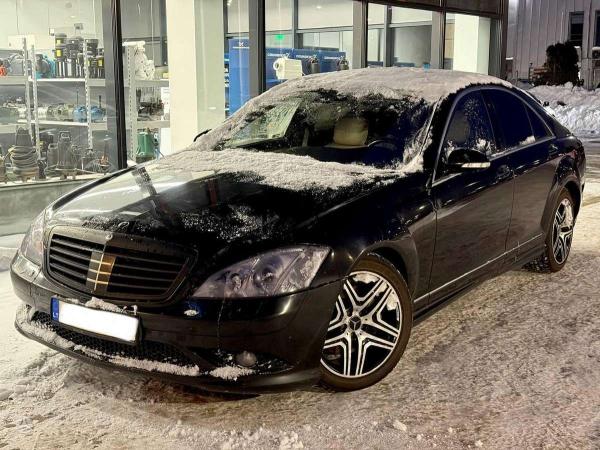 Black Mercedes-Benz S 350 2006 in Klaipeda, with an engine capacity of 3.50 L and mileage of 375 thousand km for 6550 €, photo 5 on AUTOMOTO.COM.LV