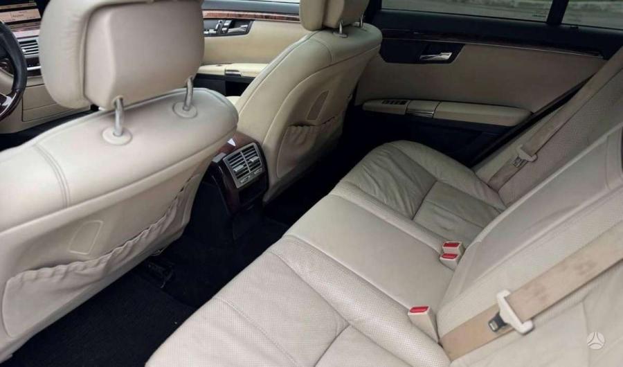 Melns Mercedes-Benz S 350 2006 Klaipėda, ar dzinēja tilpumu 3.50 L un nobraukumu 375 tūkst. km par 6400 €, foto 14 vietnē AUTOMOTO.COM.LV