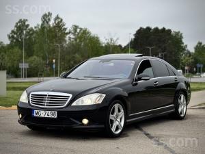 Черный Мерседес С 350 2006 в Рига, объемом двигателя 3.50 л и пробегом 270 тыс. км за 6000 €, фото 4 на AUTOMOTO.COM.LV