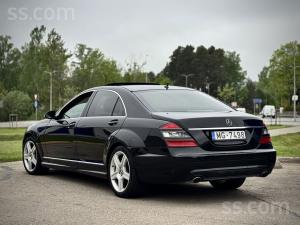 Черный Мерседес С 350 2006 в Рига, объемом двигателя 3.50 л и пробегом 270 тыс. км за 6000 €, фото 9 на AUTOMOTO.COM.LV