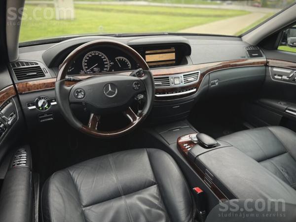 Black Mercedes-Benz S 350 2006 in Riga, with an engine capacity of 3.50 L and mileage of 270 thousand km for 6000 €, photo 10 on AUTOMOTO.COM.LV
