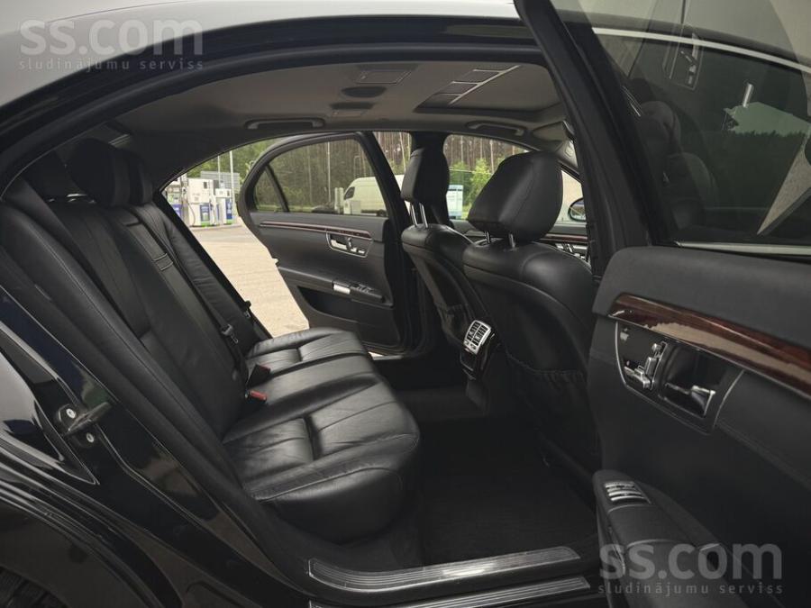 Черный Мерседес С 350 2006 в Рига, объемом двигателя 3.50 л и пробегом 270 тыс. км за 6000 €, фото 13 на AUTOMOTO.COM.LV