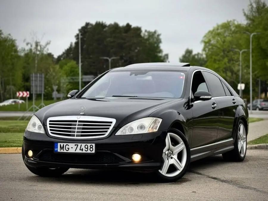Черный Мерседес С 350 2006 в Рига, объемом двигателя 3.50 л и пробегом 270 тыс. км за 6000 €, фото 1 на AUTOMOTO.COM.LV