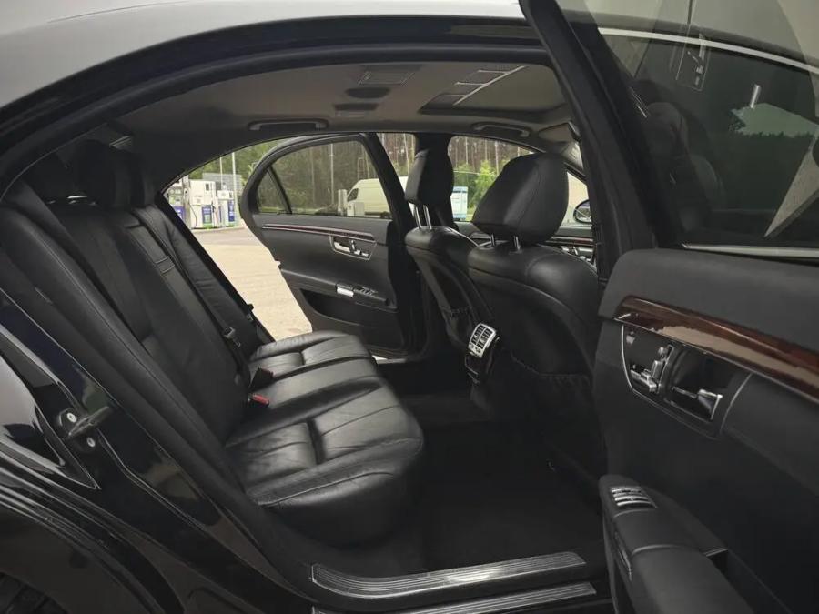 Черный Мерседес С 350 2006 в Рига, объемом двигателя 3.50 л и пробегом 270 тыс. км за 6000 €, фото 13 на AUTOMOTO.COM.LV