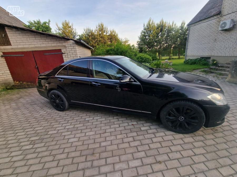 Черный Мерседес С 350 2006 в Кретинга, объемом двигателя 3.50 л и пробегом 331 тыс. км за 5100 €, фото 1 на AUTOMOTO.COM.LV